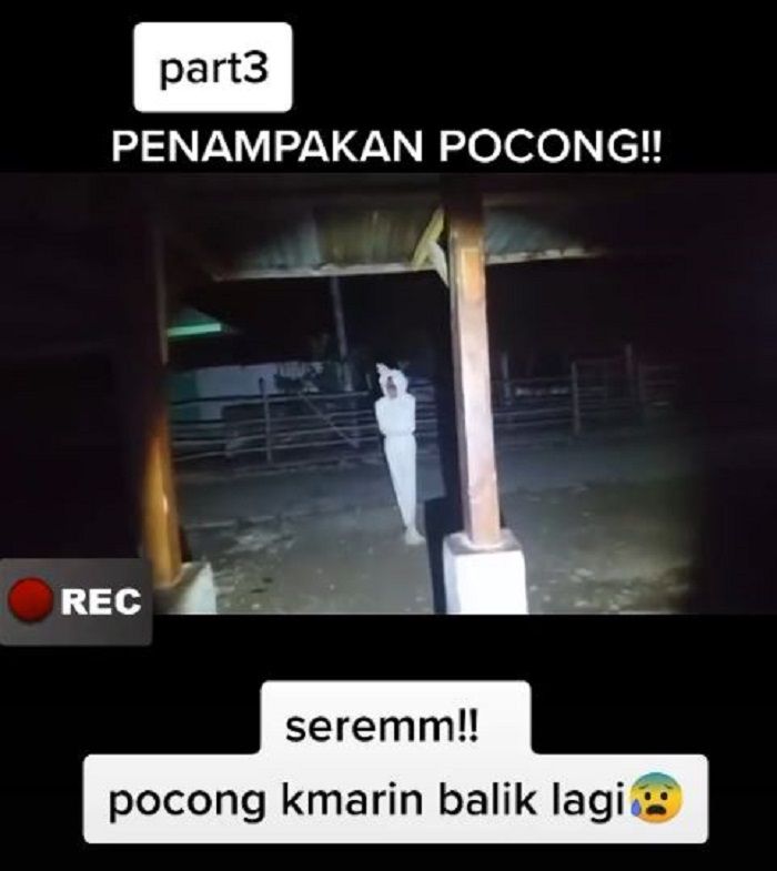 Pocong Terekam Kamera Berdiri di Depan Pintu Rumah Warga, Netizen: Fix ... Pocong Terekam Kamera Berdiri di Depan Pintu Rumah Warga, Netizen: Fix ...