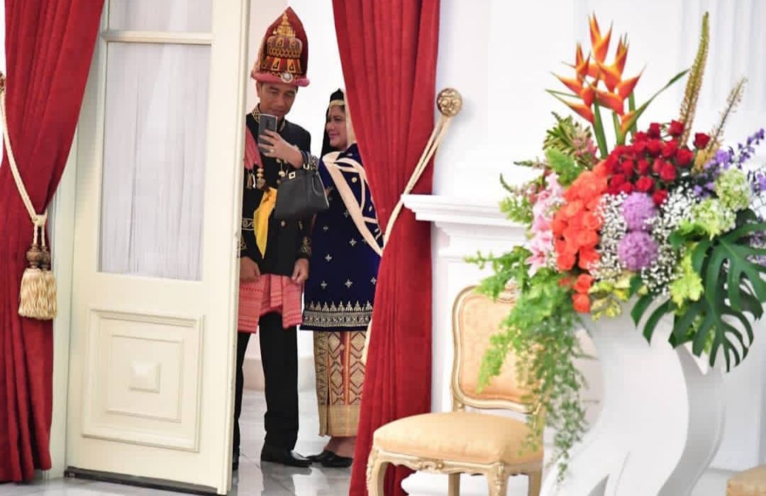 Keren Banget 9 Potret Presiden Jokowi Memakai Pakaian Adat Saat Hut Ri