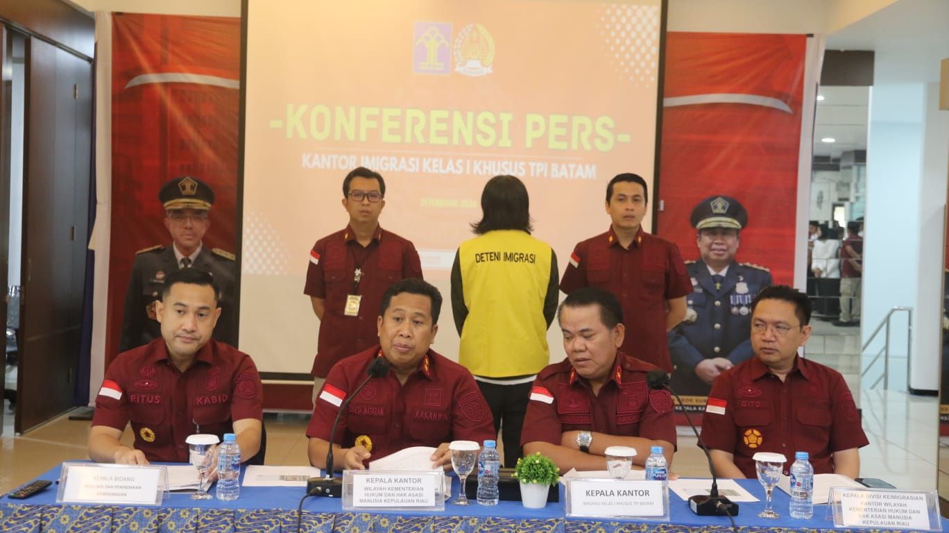 DPO Interpol Kasus Penipuan di Jepang Ditangkap saat akan Masuk Ilegal ... DPO Interpol Kasus Penipuan di Jepang Ditangkap saat akan Masuk Ilegal ...
