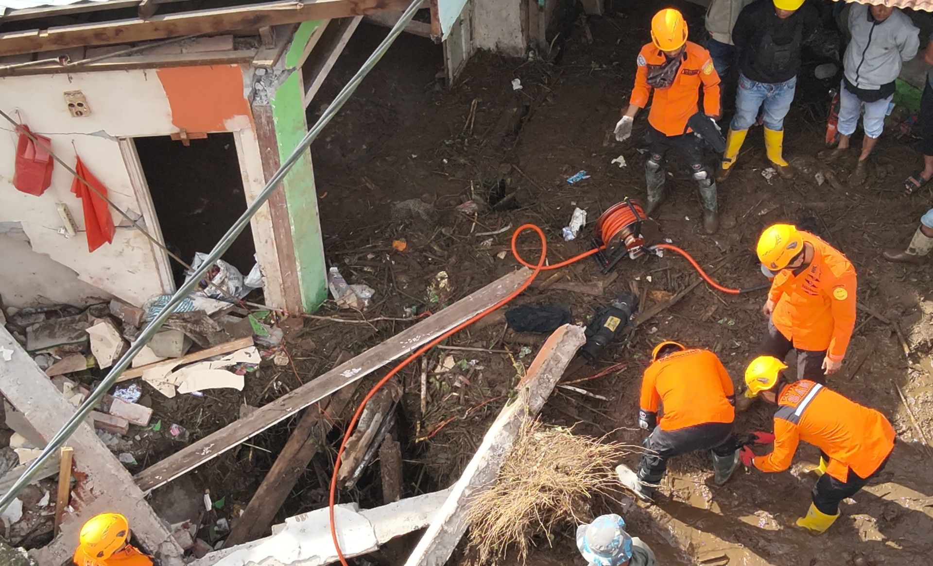 Gubernur Mahyeldi Ungkap Lahan Relokasi Korban Banjir Longsor Tanah