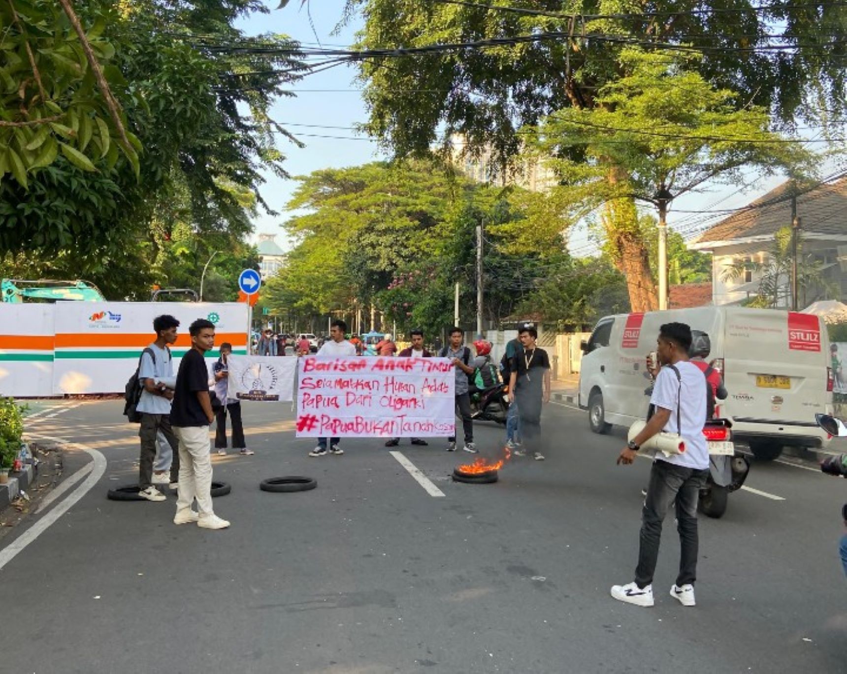 Barisan Anak Timur UBK Gelar Aksi 'ALL EYES ON PAPUA' Tolak Eksploitasi ... Barisan Anak Timur UBK Gelar Aksi 'ALL EYES ON PAPUA' Tolak Eksploitasi ...