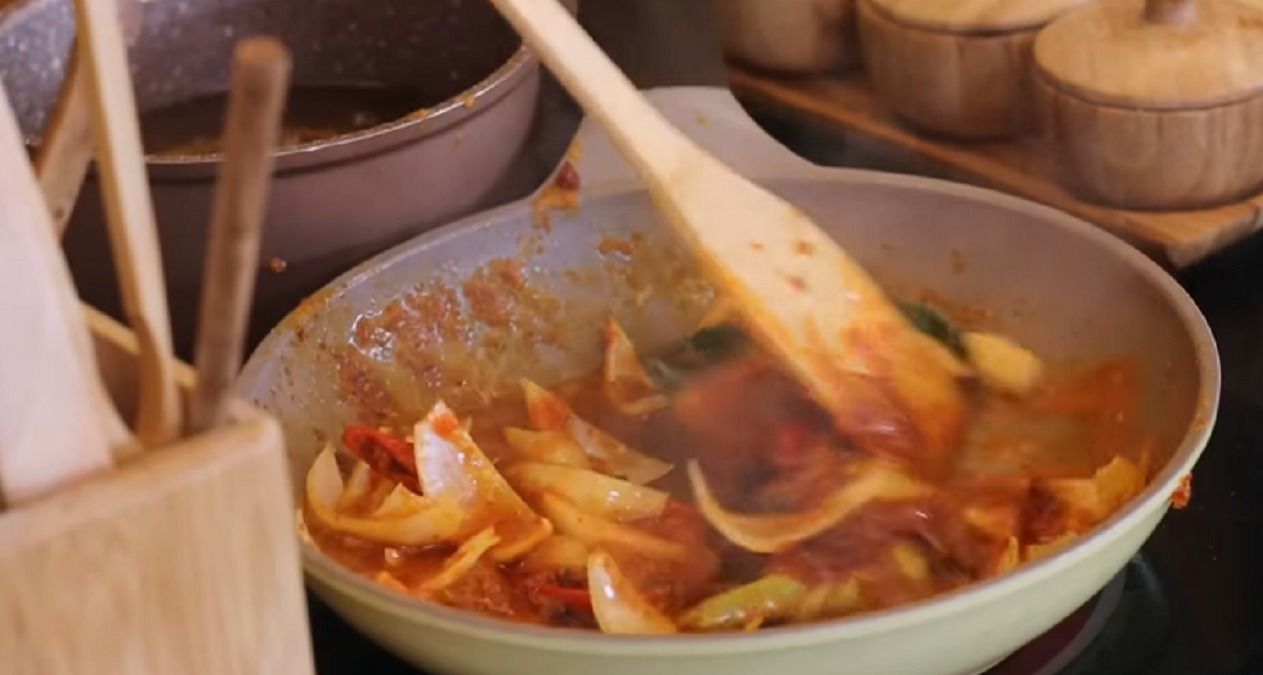 Mertua Datang Sajikan Cumi Saus Padang Ala Chef Devina Hermawan Level