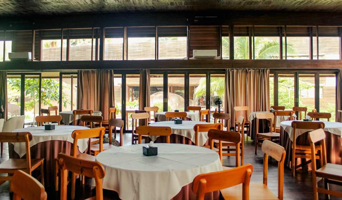 Gaharu Hall Natuna Dive Resort: Tempat Nyaman dengan Desain Kayu Unik ... Gaharu Hall Natuna Dive Resort: Tempat Nyaman dengan Desain Kayu Unik ...