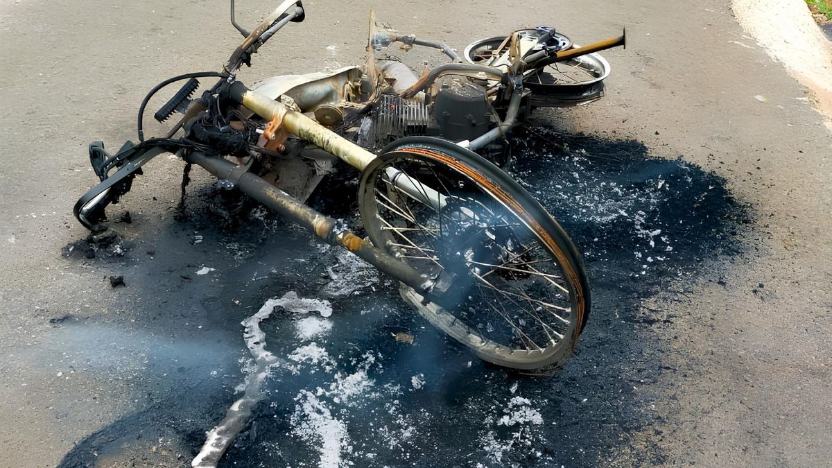 Gegara Miras, Tiga Pemuda Menganiaya dan Membakar Motor di Kupang, Nusa ... Gegara Miras, Tiga Pemuda Menganiaya dan Membakar Motor di Kupang, Nusa ...