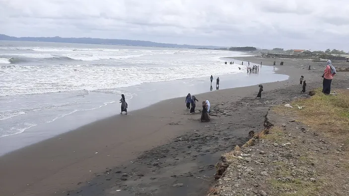 Peringatan Dini Bmkg Yogyakarta Info Gelombang Tinggi Di Pantai