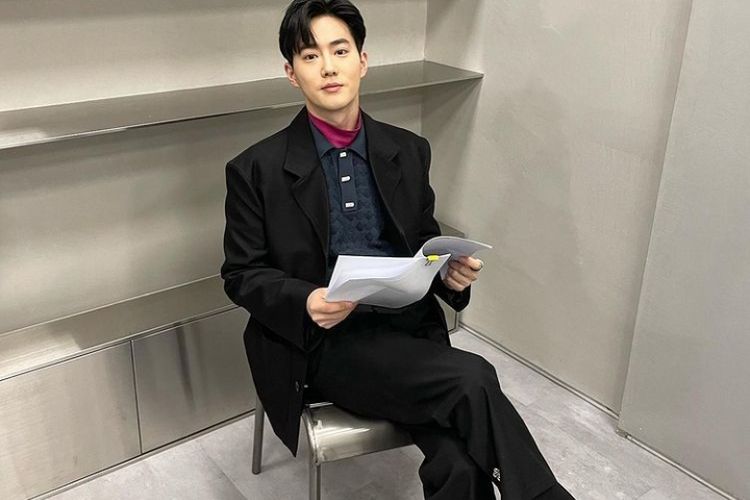Suho EXO Rilis Lagu Terbaru berjudul Grey Suit yang Memiliki Genre Rock ... Suho EXO Rilis Lagu Terbaru berjudul Grey Suit yang Memiliki Genre Rock ...