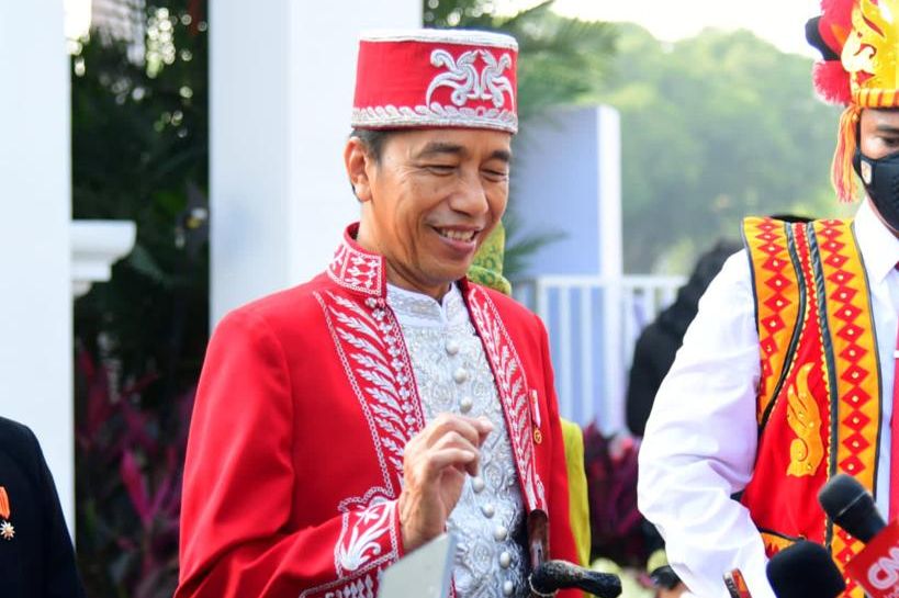 Presiden Jokowi Pakai Baju Adat Dolomani Dari Buton Sulawesi Tenggara