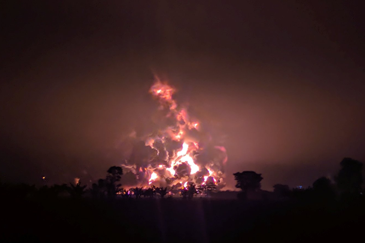 PT Pertamina Beri Keterangan Soal Kebakaran Kilang Minyak RU IV di ... PT Pertamina Beri Keterangan Soal Kebakaran Kilang Minyak RU IV di ...