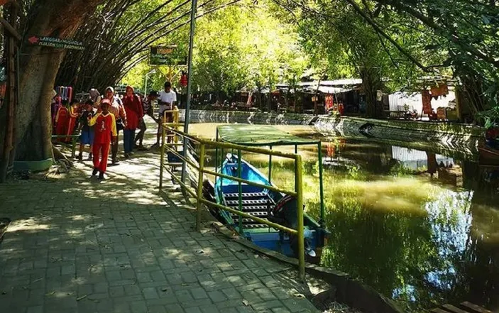 Gronjong Wariti Dulunya Sungai Kumuh Yang Kini Telah Disulap Jadi Destinasi Wisata Favorit Di