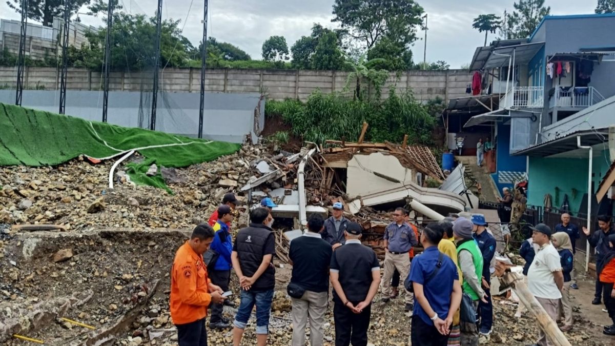 Pj Wali Kota Cimahi Ungkap Penyebab Banjir Cipageran, Dua Rumah Warga ... Pj Wali Kota Cimahi Ungkap Penyebab Banjir Cipageran, Dua Rumah Warga ...