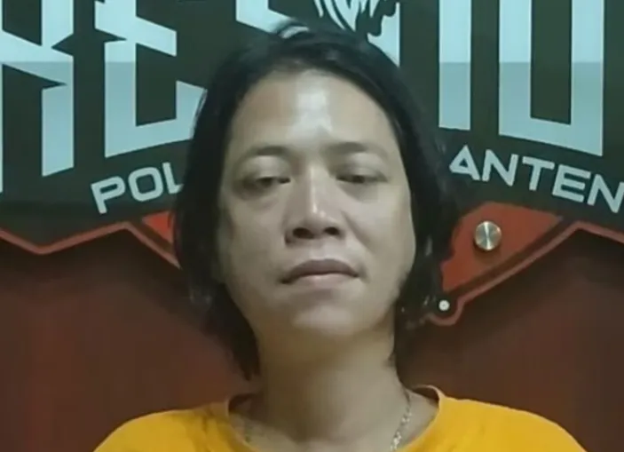 Viral Wanita Inisial LA Ditangkap Polisi di Banten, Ngaku Paspampres ... Viral Wanita Inisial LA Ditangkap Polisi di Banten, Ngaku Paspampres ...