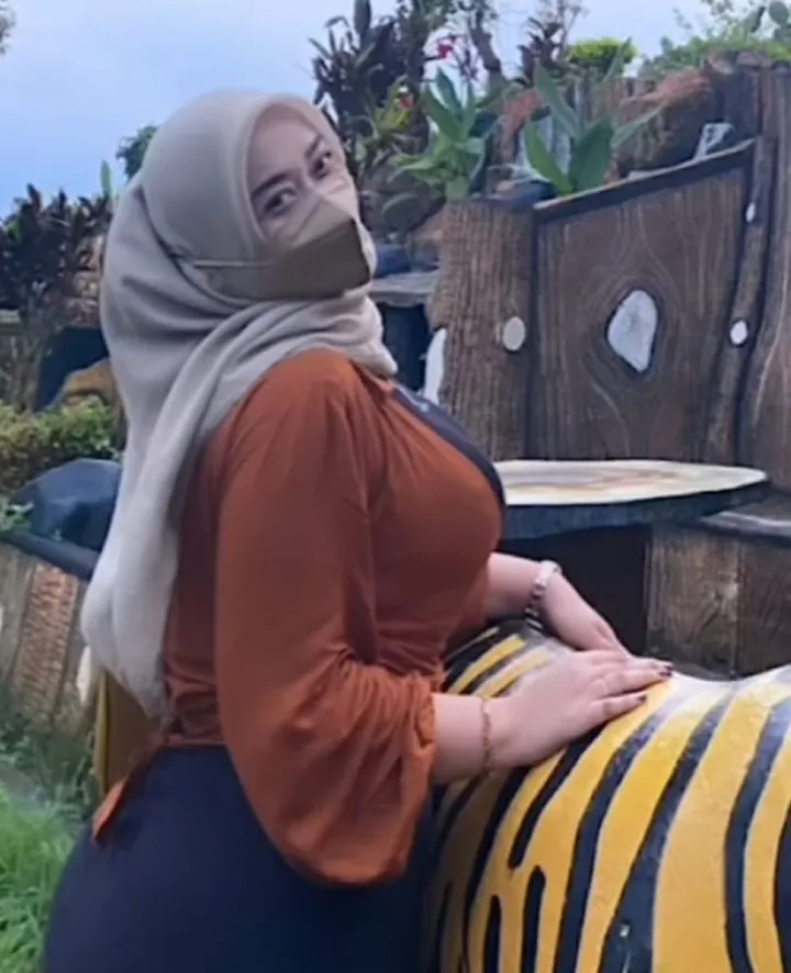Video Bu Guru Salsa yang Durasi 5 Menit Ternyata Viral: Ini Fakta ... Video Bu Guru Salsa yang Durasi 5 Menit Ternyata Viral: Ini Fakta ...