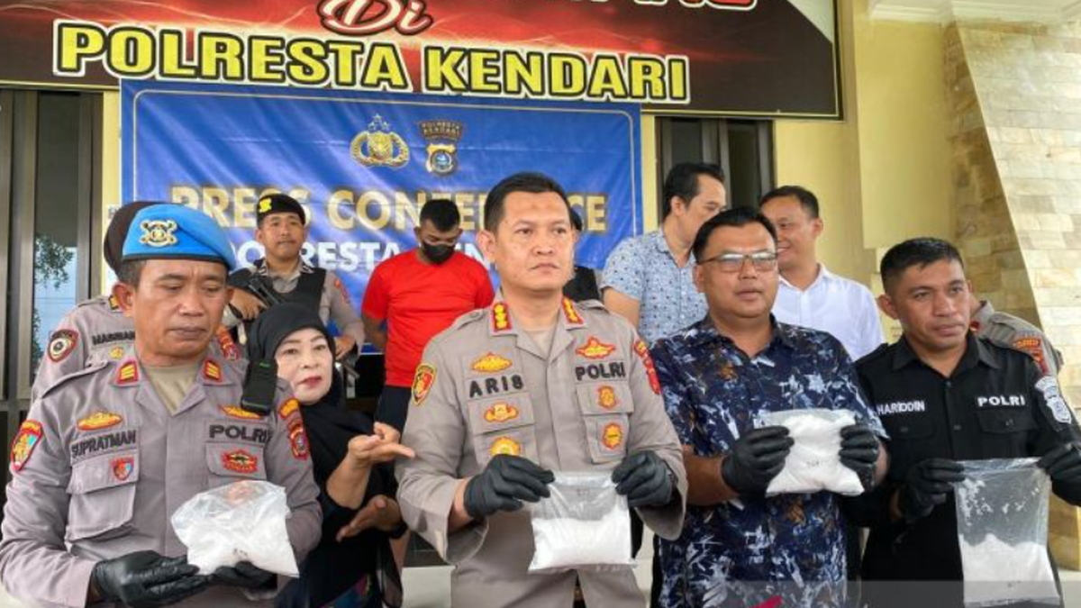 Polisi Tangkap Pelaku Penyelundupan Sabu Sabu Seberat 1 Kilogram Di