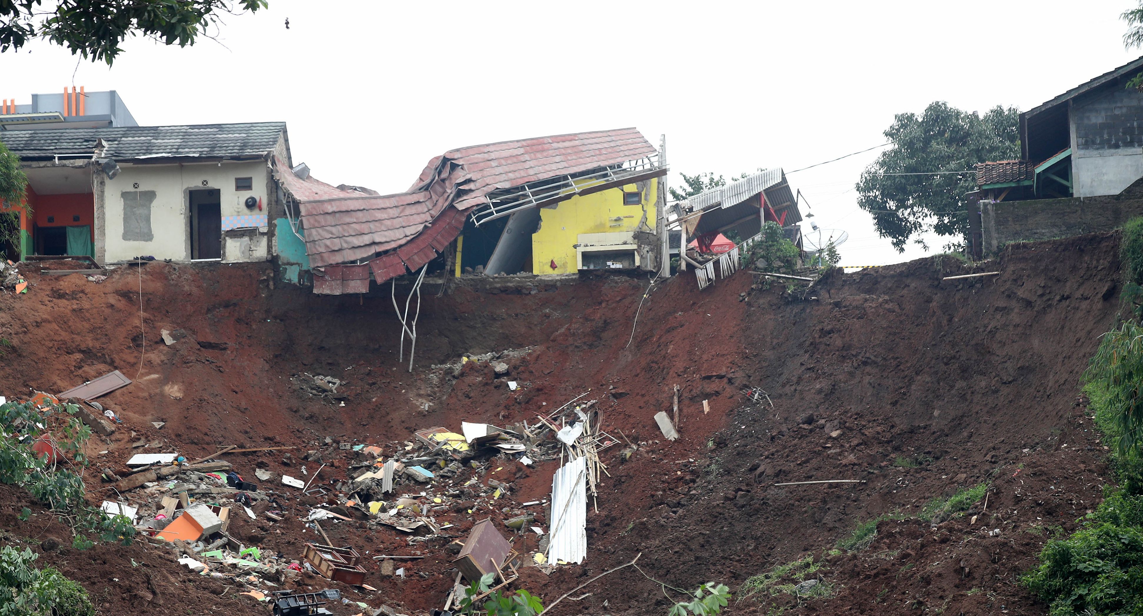 Terkait Longsor Sumedang Bnpb Nyatakan 26 Orang Masih Menghilang
