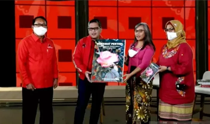 Pdip Luncurkan Buku Merawat Pertiwi Hasto Kristiyanto Bu Mega