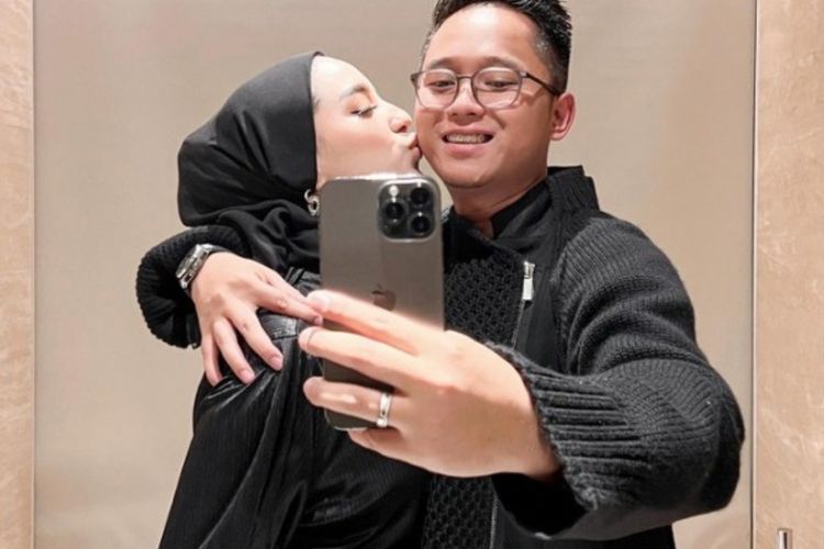 Dinan Fajrina Pamer Hadiah dari Affiliator Binary Option Doni Salmanan ... Dinan Fajrina Pamer Hadiah dari Affiliator Binary Option Doni Salmanan ...