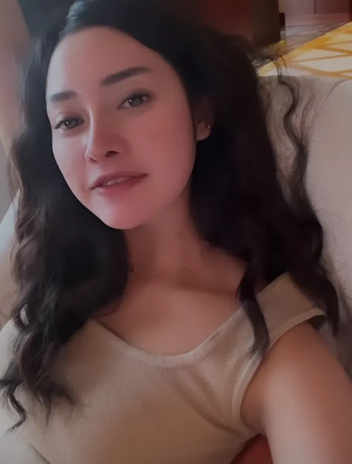 Siapa Devina Kirana? Sosok Pesinetron Baru yang Diduga SELINGKUHAN ... Siapa Devina Kirana? Sosok Pesinetron Baru yang Diduga SELINGKUHAN ...