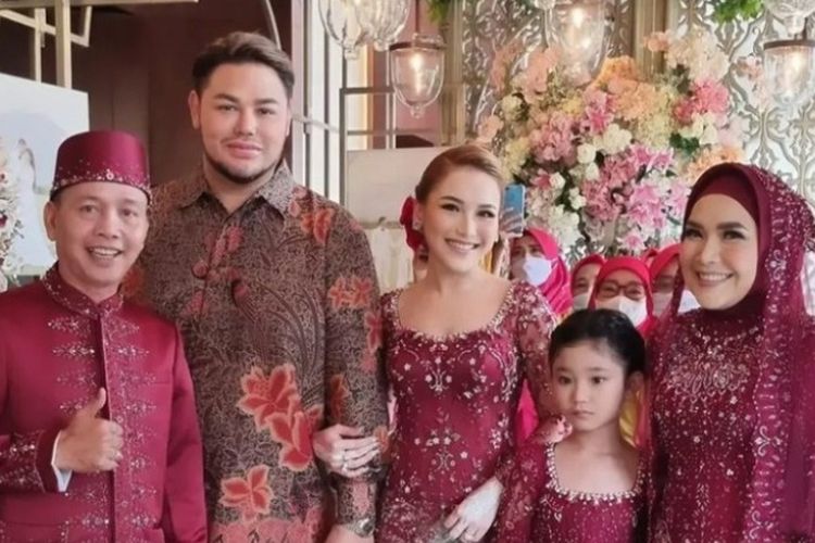 Temani Ayu Ting Ting, Ivan Gunawan Senang Jadi Bagian di Hari Spesial ... Temani Ayu Ting Ting, Ivan Gunawan Senang Jadi Bagian di Hari Spesial ...