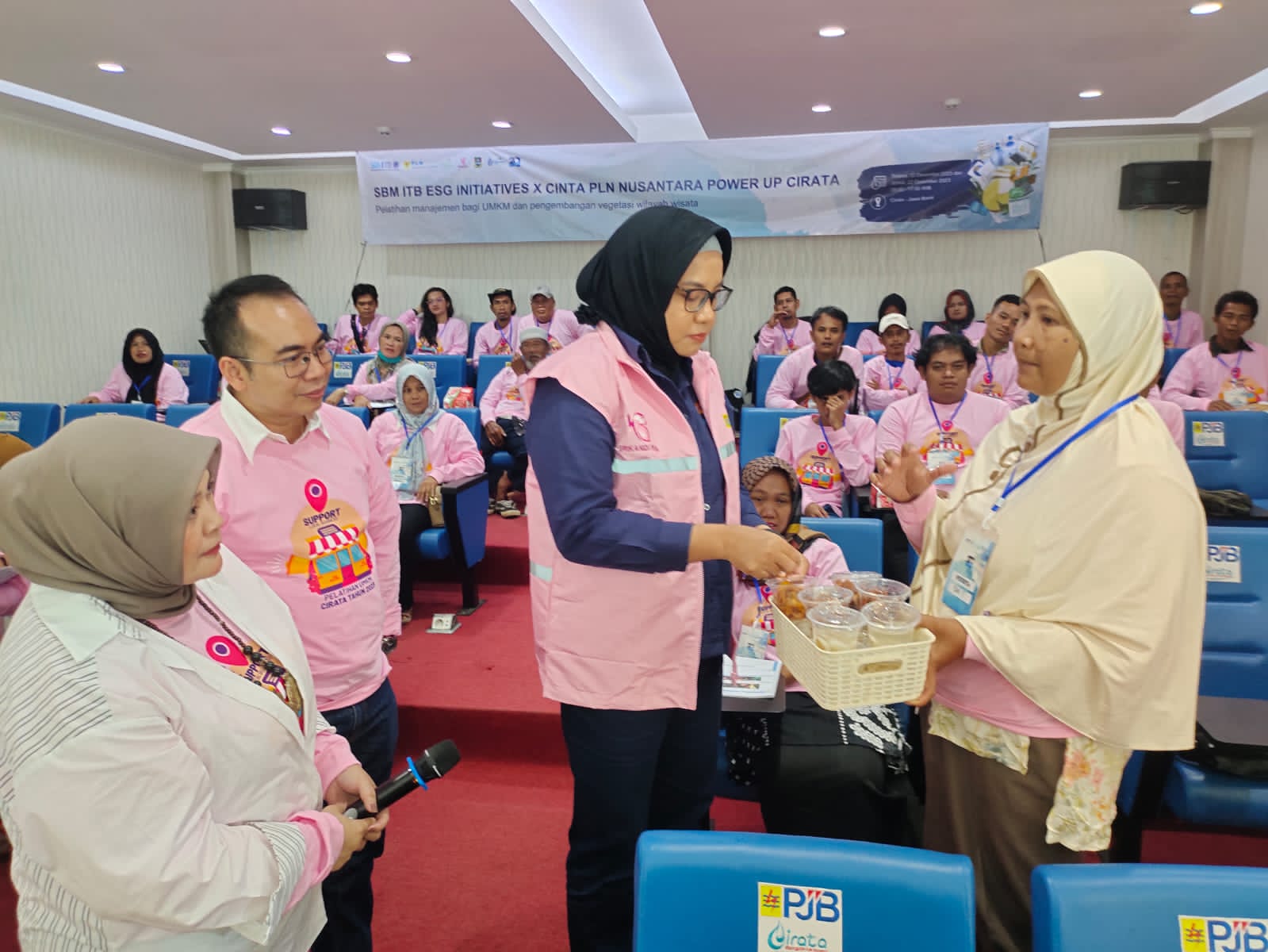 Manajemen dan Pengembangan Vegetasi Wisata Cirata, SBM ITB dan PLN ... Manajemen dan Pengembangan Vegetasi Wisata Cirata, SBM ITB dan PLN ...